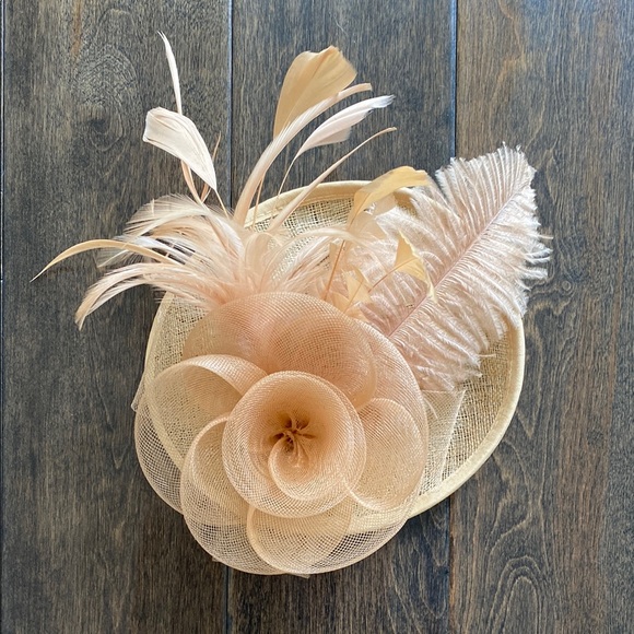 Accessories | Chic Fascinator Hat With Feathers | Poshmark